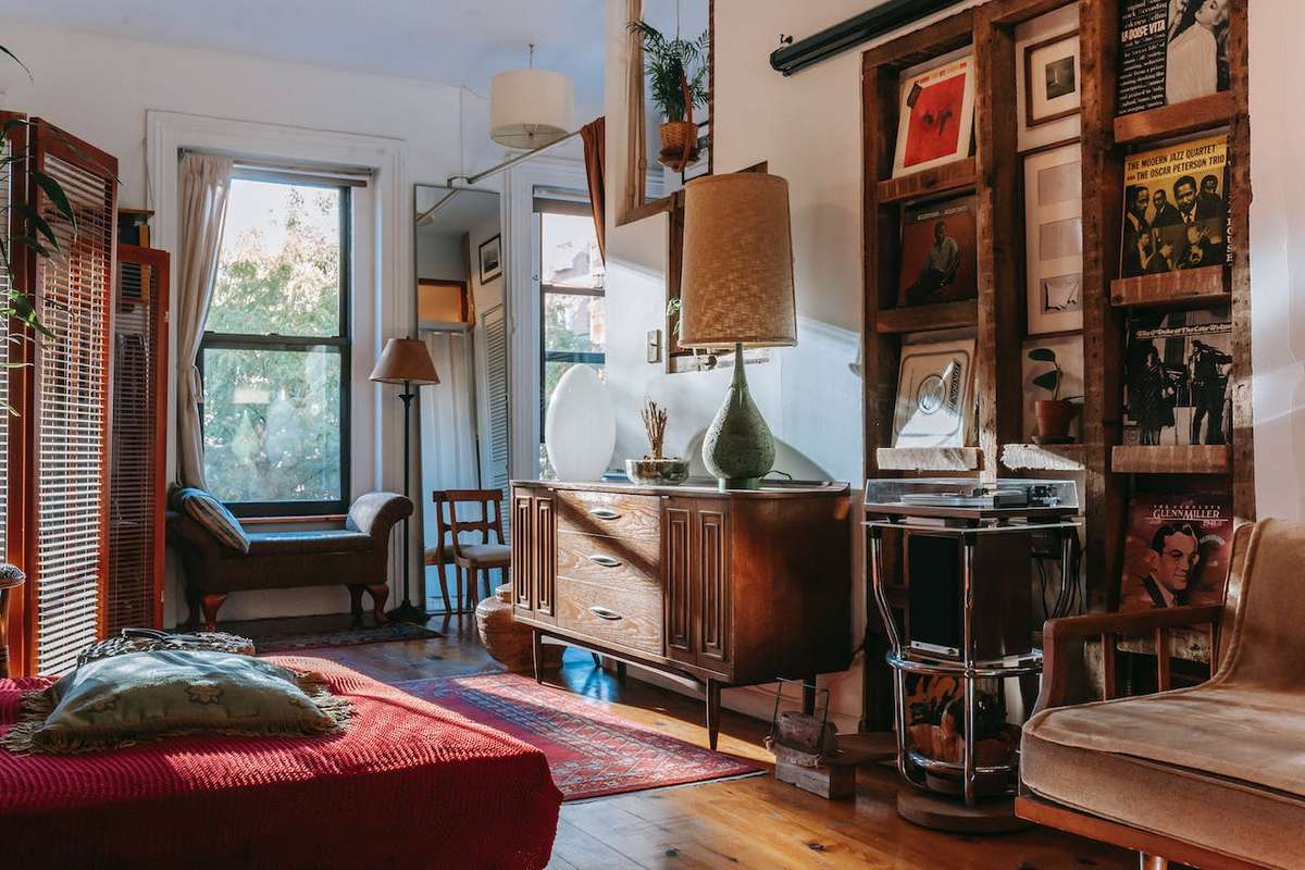 Antique Collecting: A Beginners Guide to Getting Started - MyHobbyLife